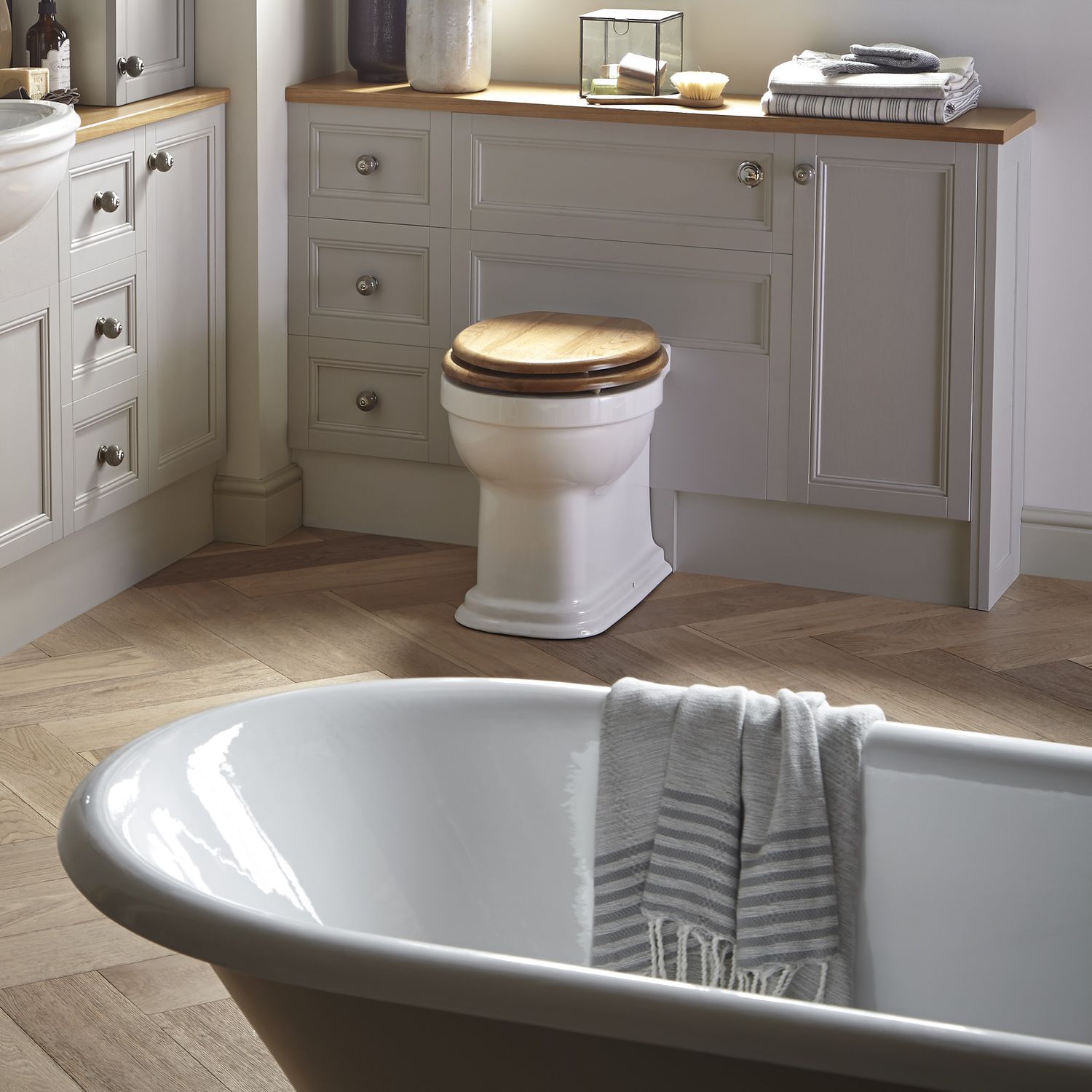 Free-standing toilet - PCLWF00/CFC32 - HERITAGE BATHROOMS - ceramic