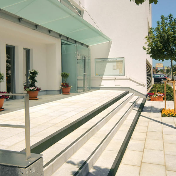 Engineered stone step - VISUALGRIP® - QUARTZO DESIGN - non-slip / prefab