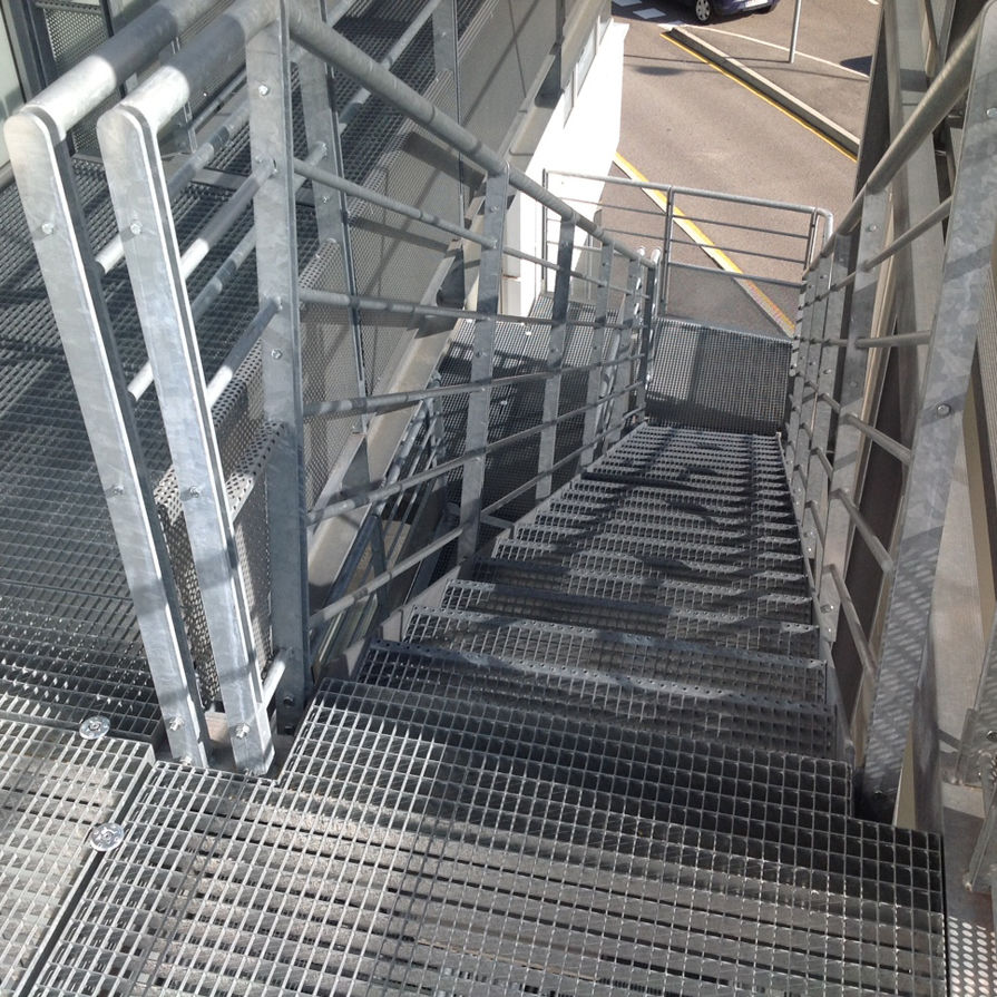 Stair tread grating - PRESS-LOCKED - JK TECHNIC - galvanised steel ...