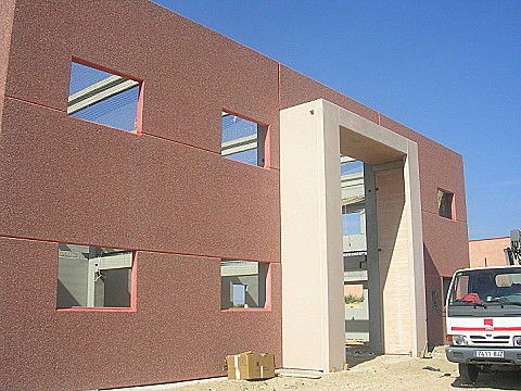 Entrance canopy - Planas - concrete frame / flat / contemporary