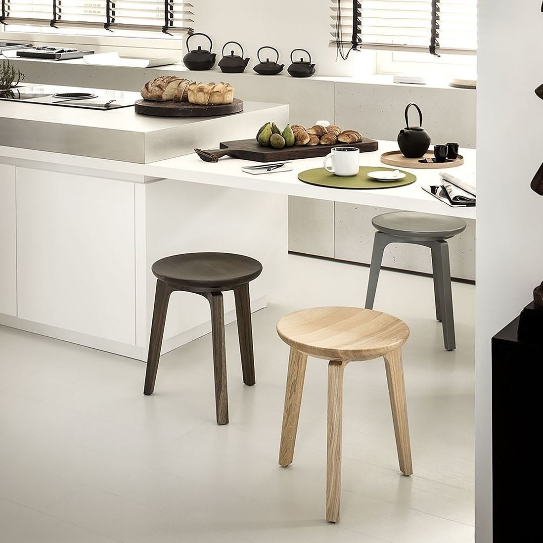 Traditional stool - TOD - True Design srl - oak / solid wood / wooden base