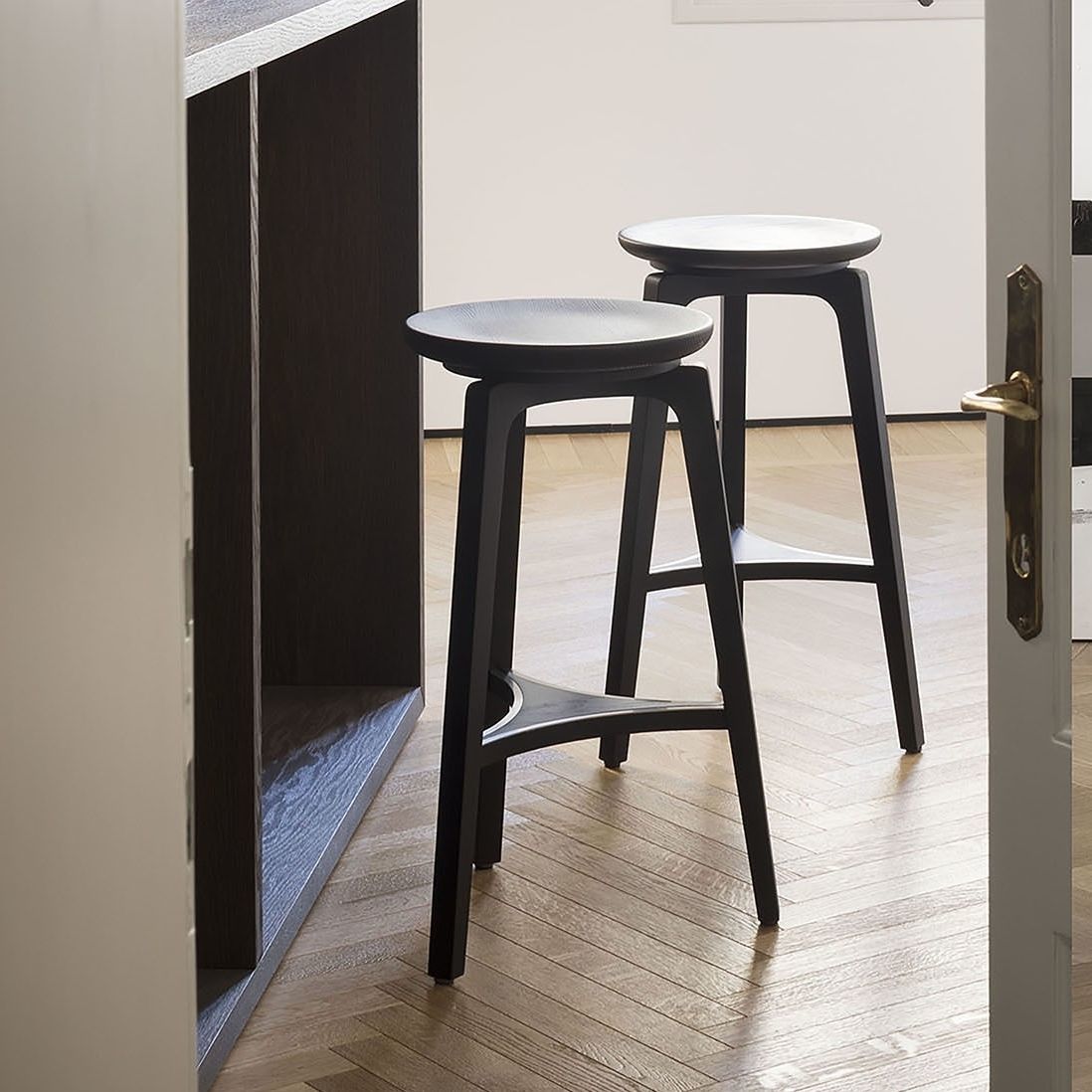 Traditional bar stool - TOD - True Design srl - oak / solid wood / 3-legged