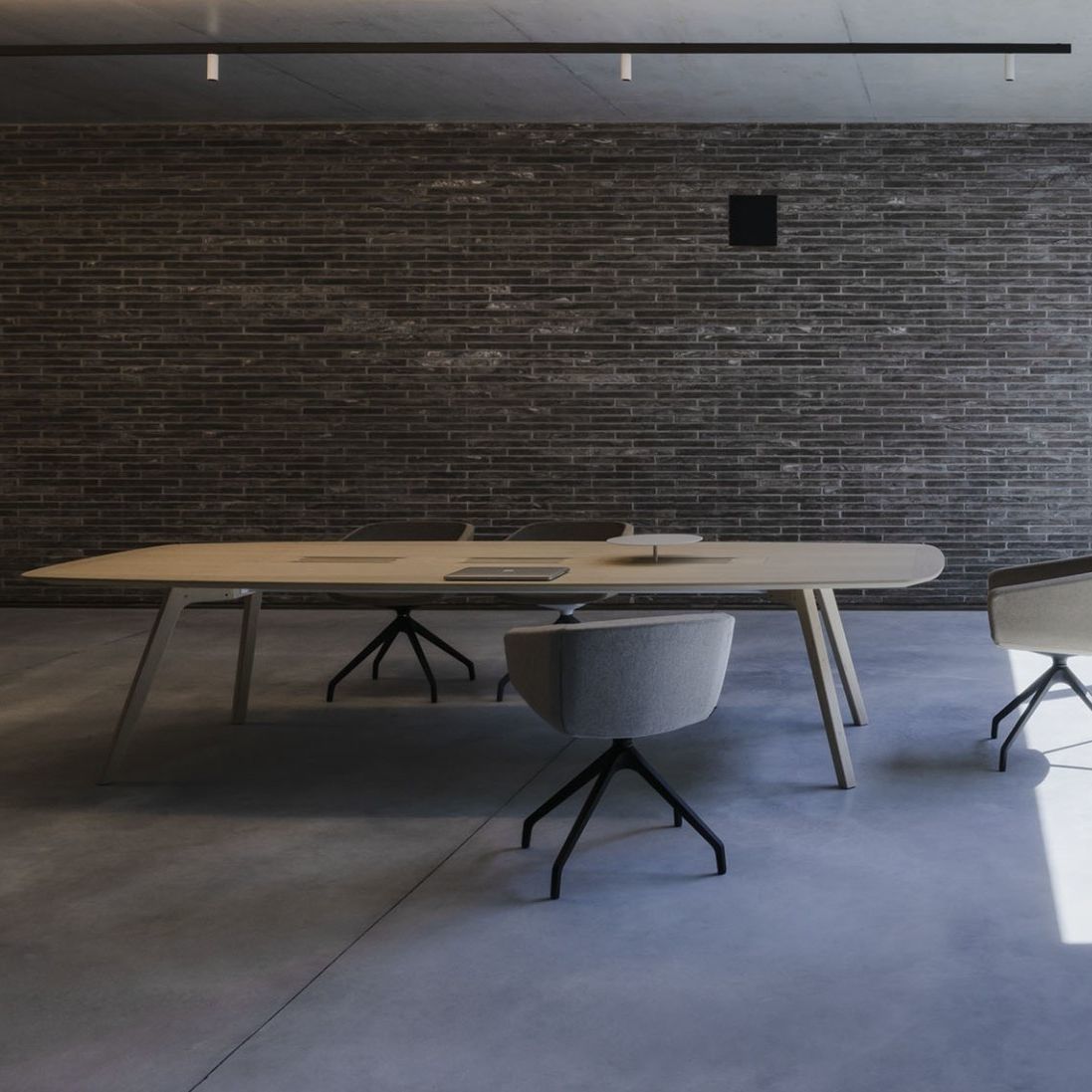 Contemporary boardroom table - WING - True Design srl - oak / walnut ...