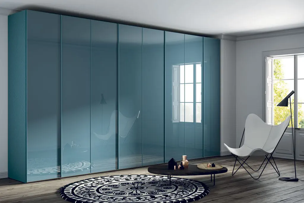 Lacquered glass wardrobe store