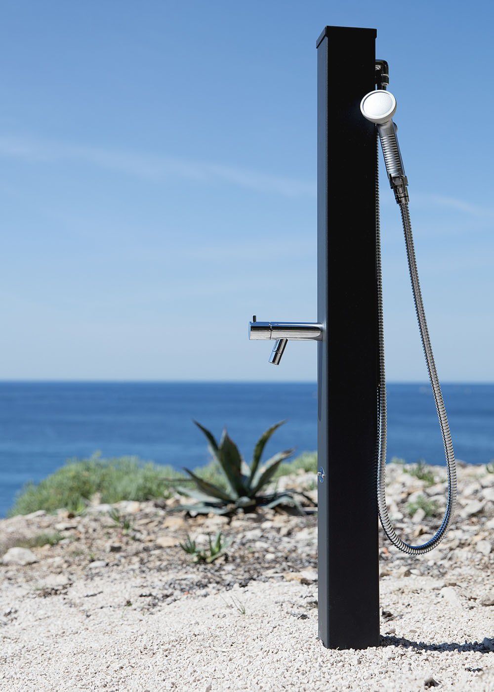 Pool outdoor shower - GRAPHITE - Tectona - galvanised steel / home ...