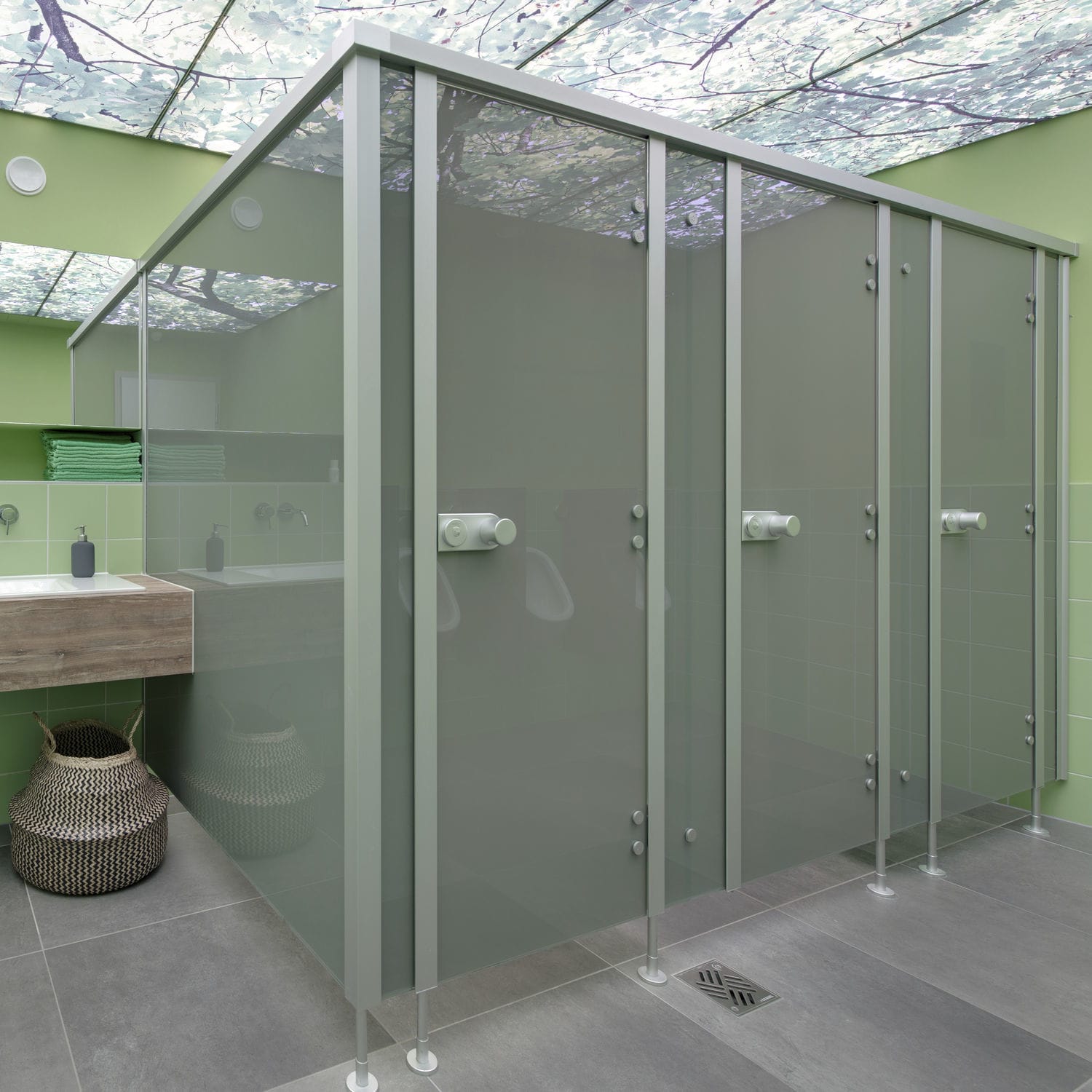 Toilet cubicle - cronus GL - KEMMLIT-Bauelemente GmbH - tempered glass ...