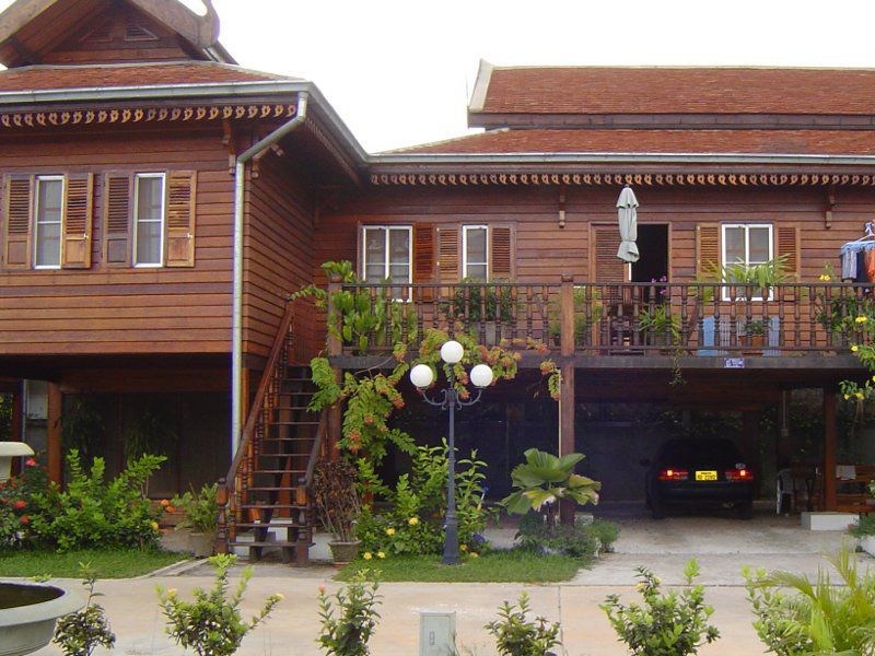 Leak-proofing wood stain - IKARBOIS THIXO - PEINTURES MAESTRIA ...