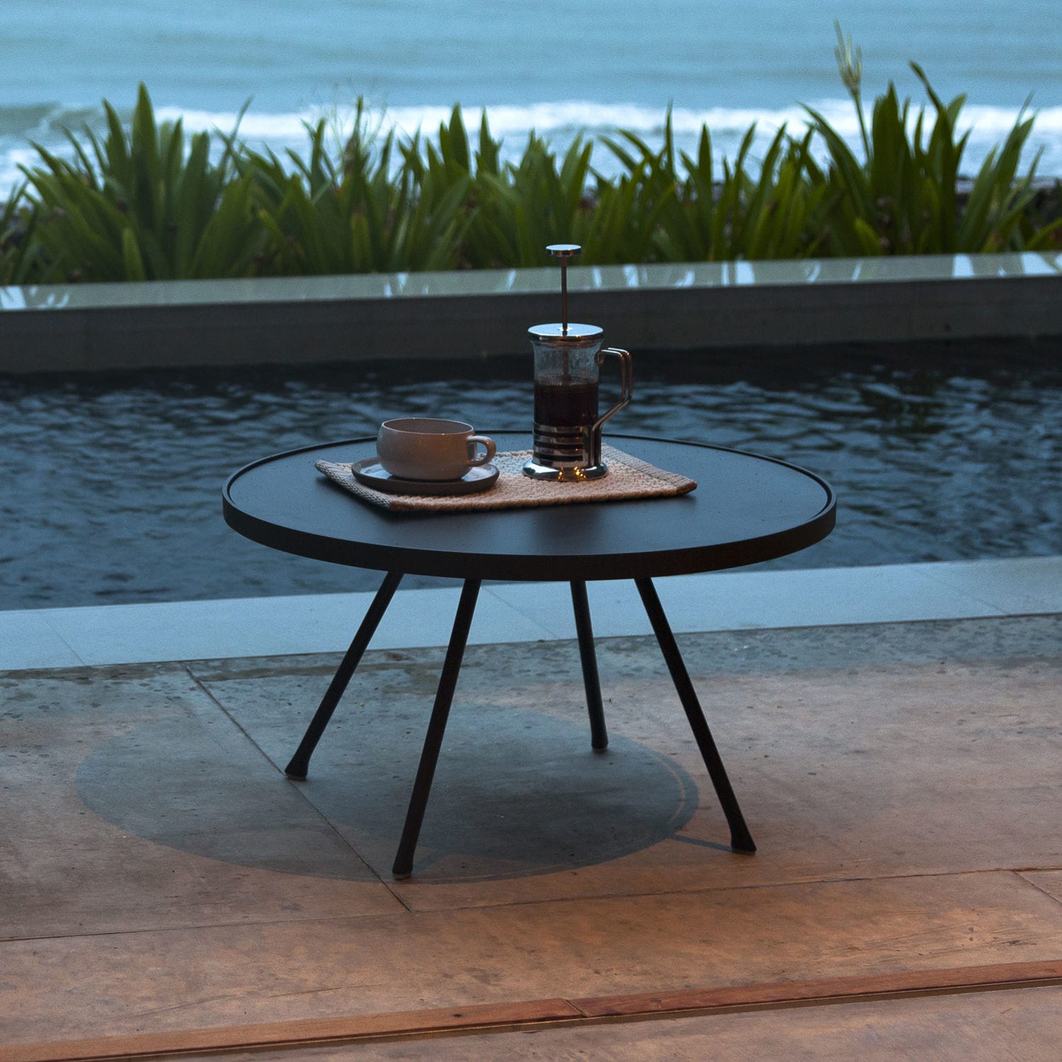 Contemporary side table - ATTOL - OASIQ - aluminium / aluminum base / round