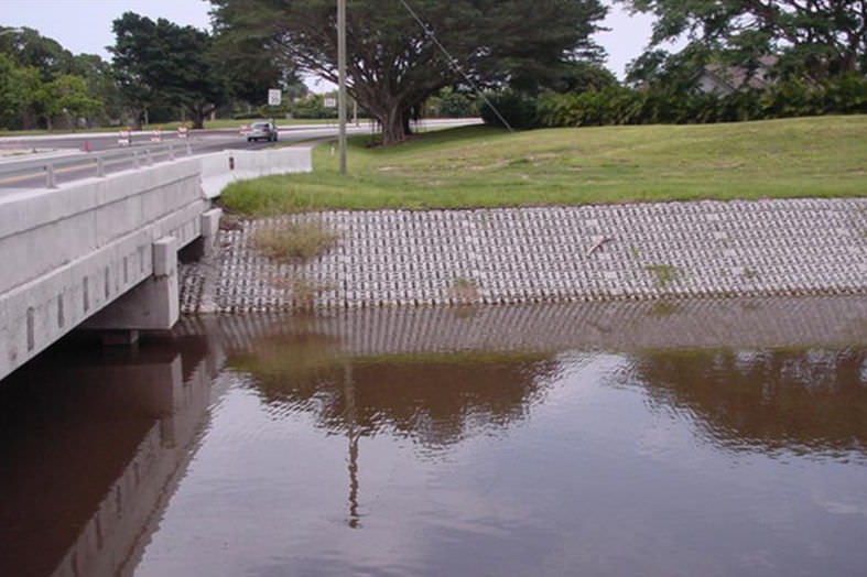 Cellular concrete block - ARMORFLEX® - Contech - for retaining walls ...