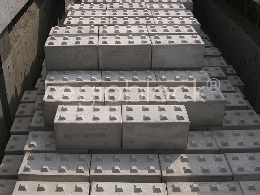 Solid concrete block - Legio block - for wall / interlocking