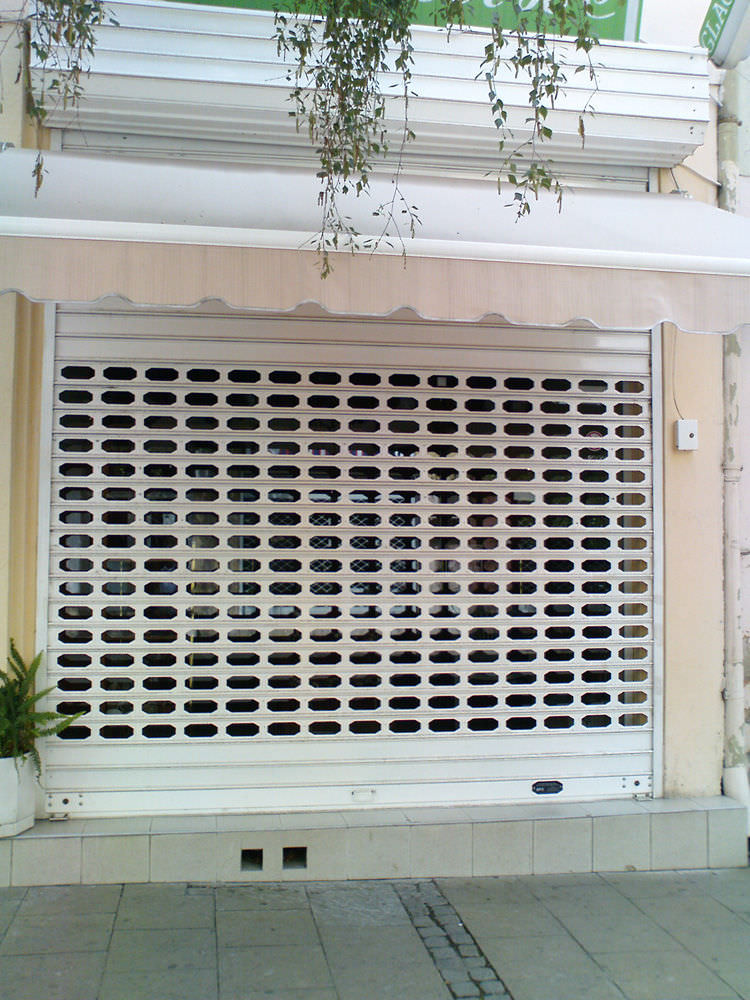 Retractable security grill - L1 - ARP LTD - for store fronts