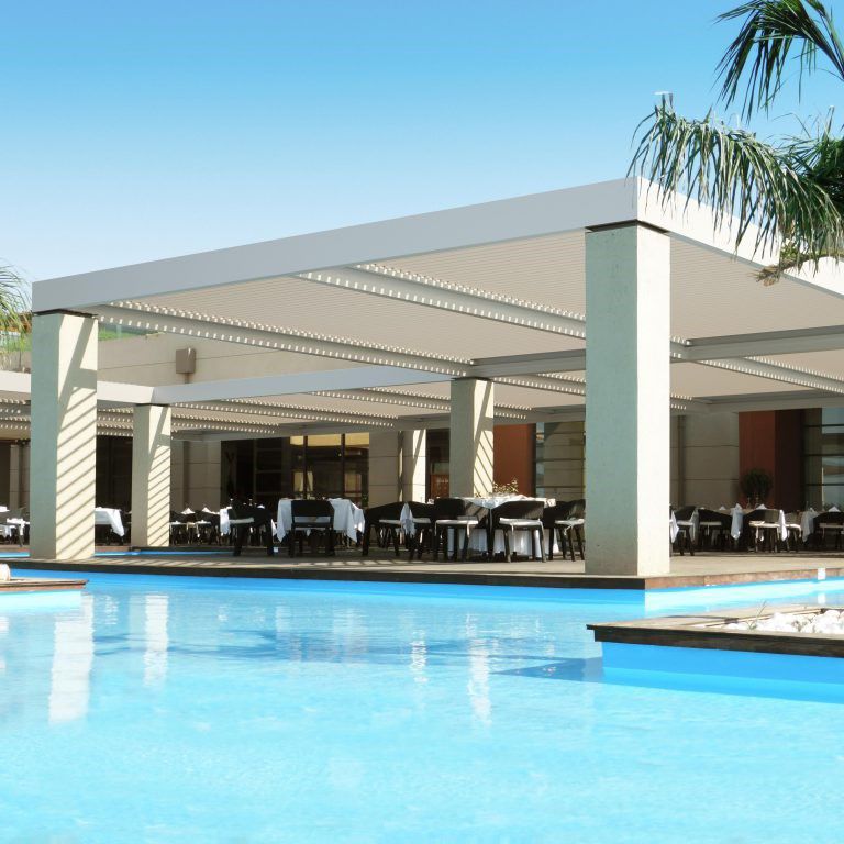 Self-supporting pergola - BLADE - STUDIO 66 - Outdoor Creations - wall ...