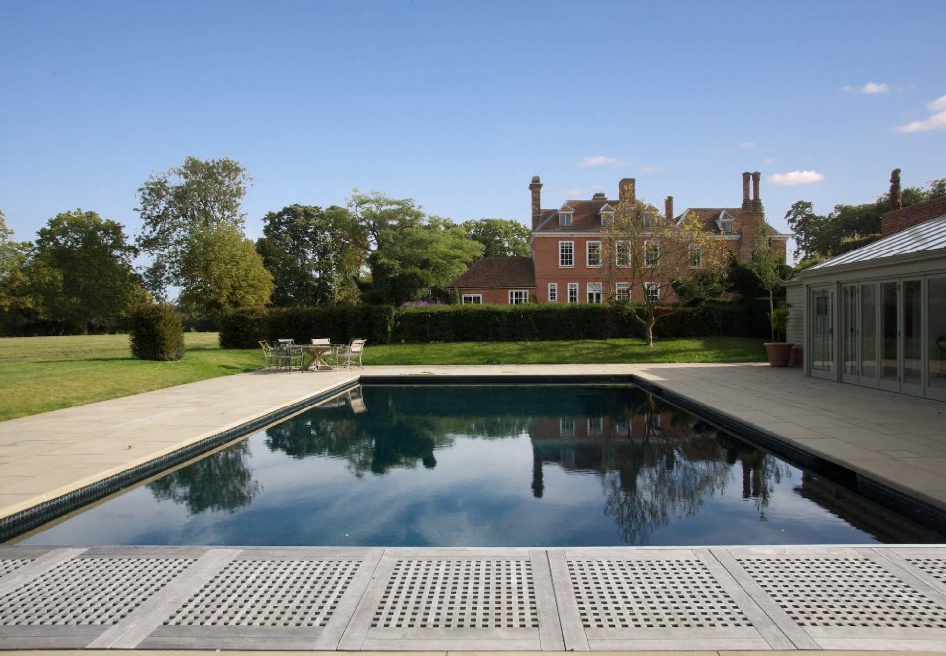 Outdoor swimming pool - HERTFORDSHIRE - GUNCAST SWIMMING POOLS - in ...