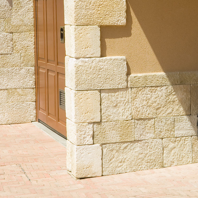 Corner wall cladding panel - POBLET - SAS PREFABRICADOS DE HORMIGON SA ...