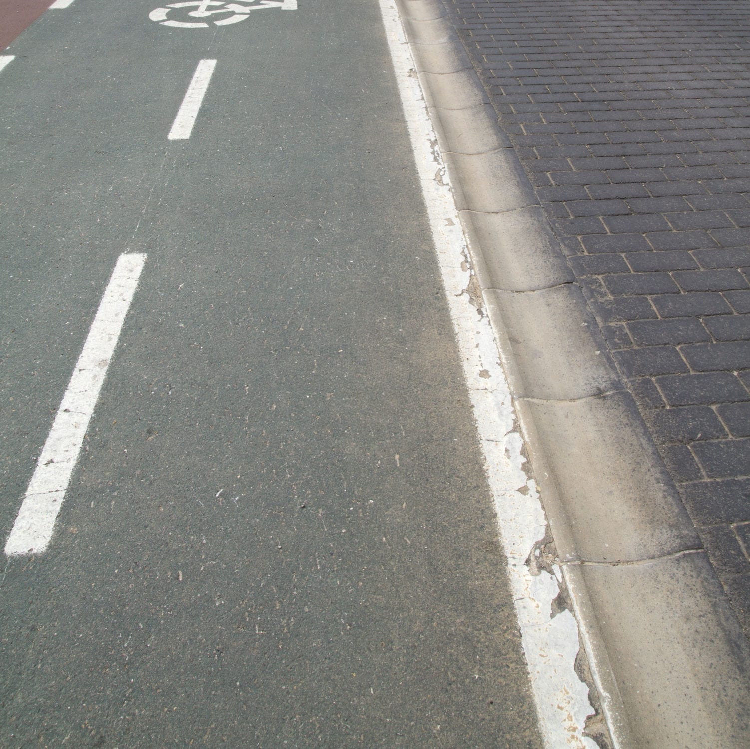 Drainage channel with central slot - CLD300 - SAS PREFABRICADOS DE ...