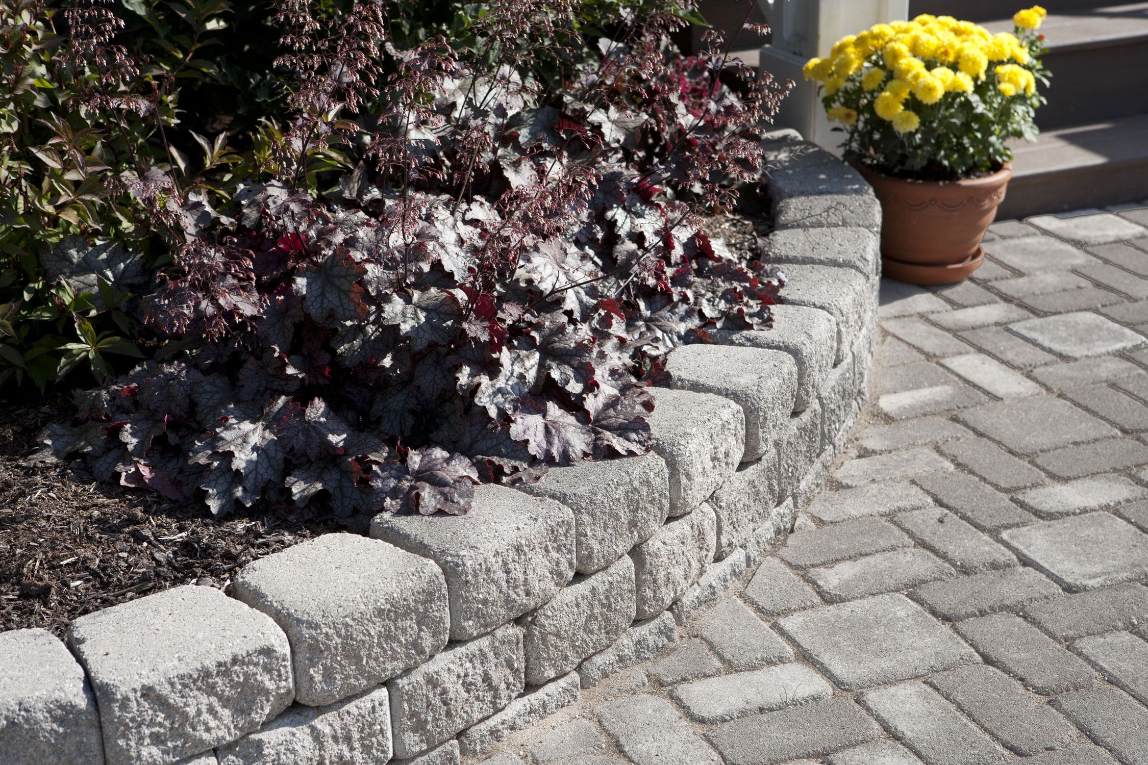 Garden edge / concrete / linear / curved - ANTIQUE WEDGESTONE - shaw brick