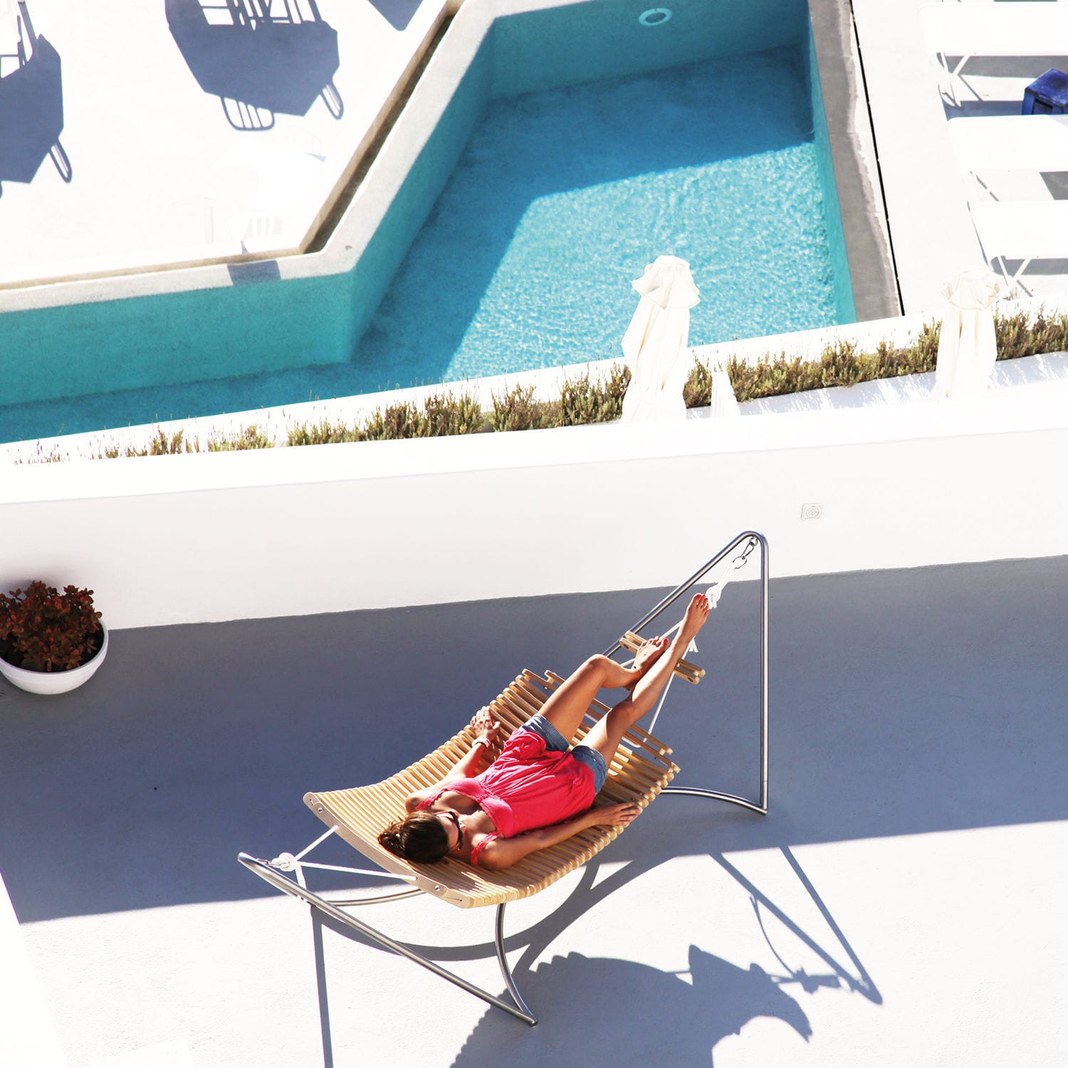 Free-standing hammock - Seora Lounger - Seora - indoor / residential