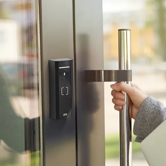 Smart standalone card reader - 2N ACCESS UNIT M - 2N TELEKOMUNIKACE ...