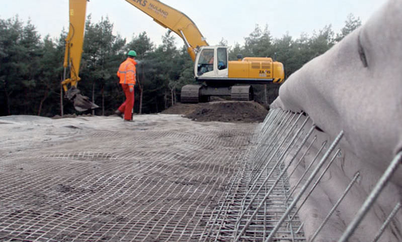 Erosion control geogrid - NAUE STEEL P - NAUE - reinforcement / for ...