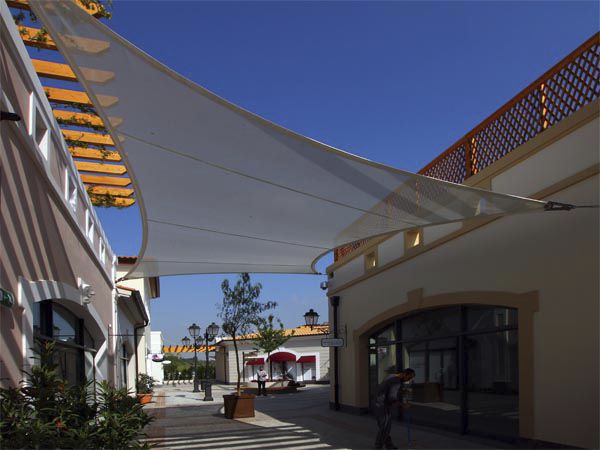 Wire mesh-and-cable tensile structure - MCARTHURGLEN - Arka - roof ...
