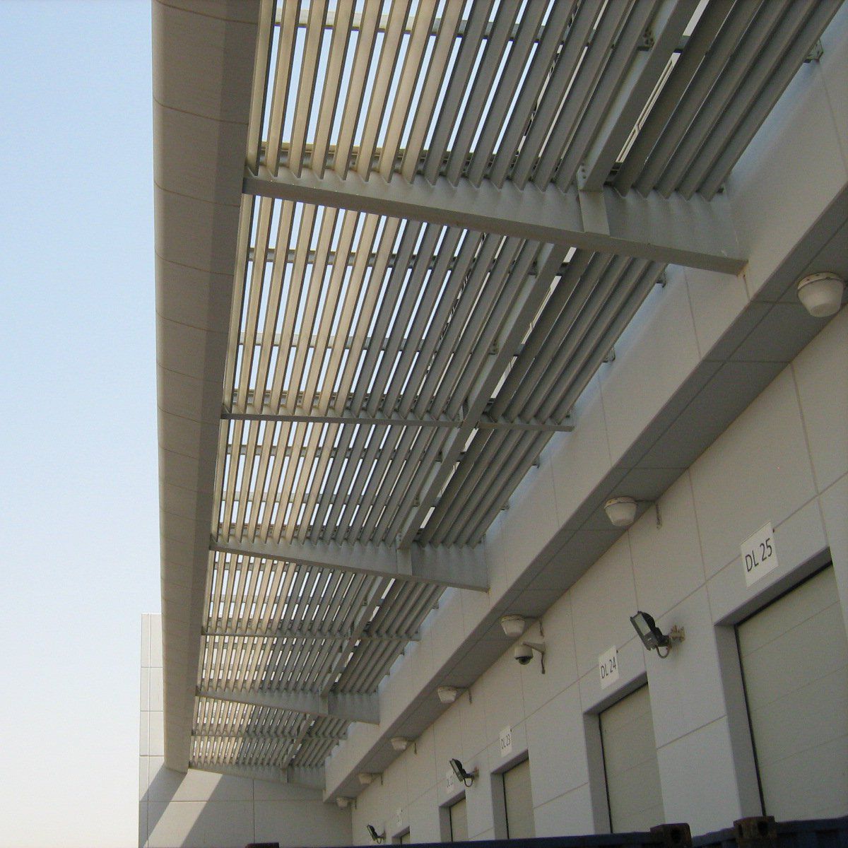 Aluminum solar shading - Q-SL125 - AFS International B.V. - for facade ...