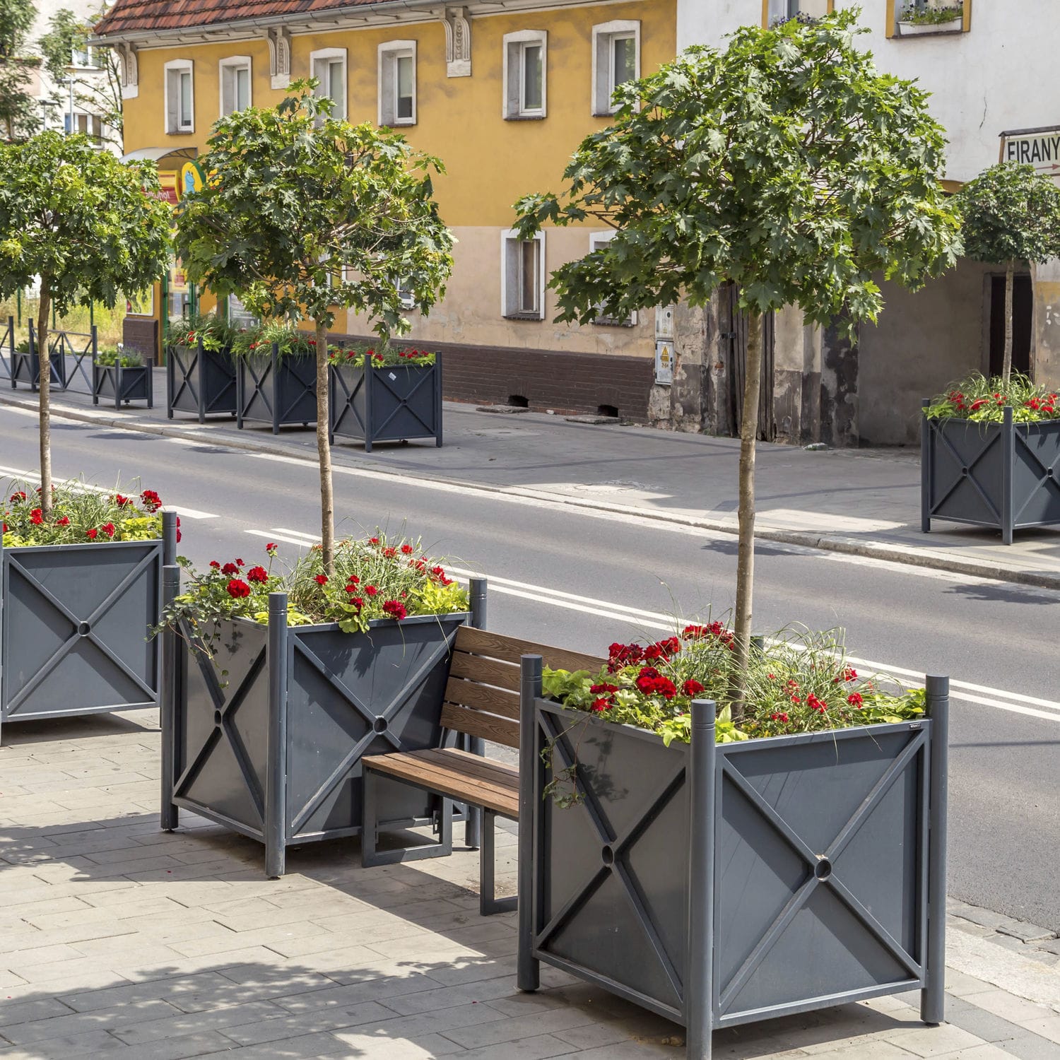 Galvanised steel Versailles planter - Urbana Set 4 - Terra Group ...