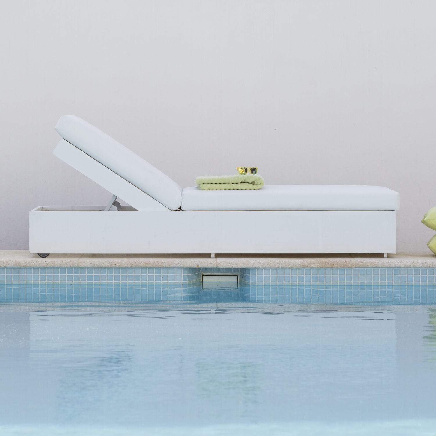 Contemporary sun lounger - CHILLED RECLINABLE - GreenDesign - Batyline ...