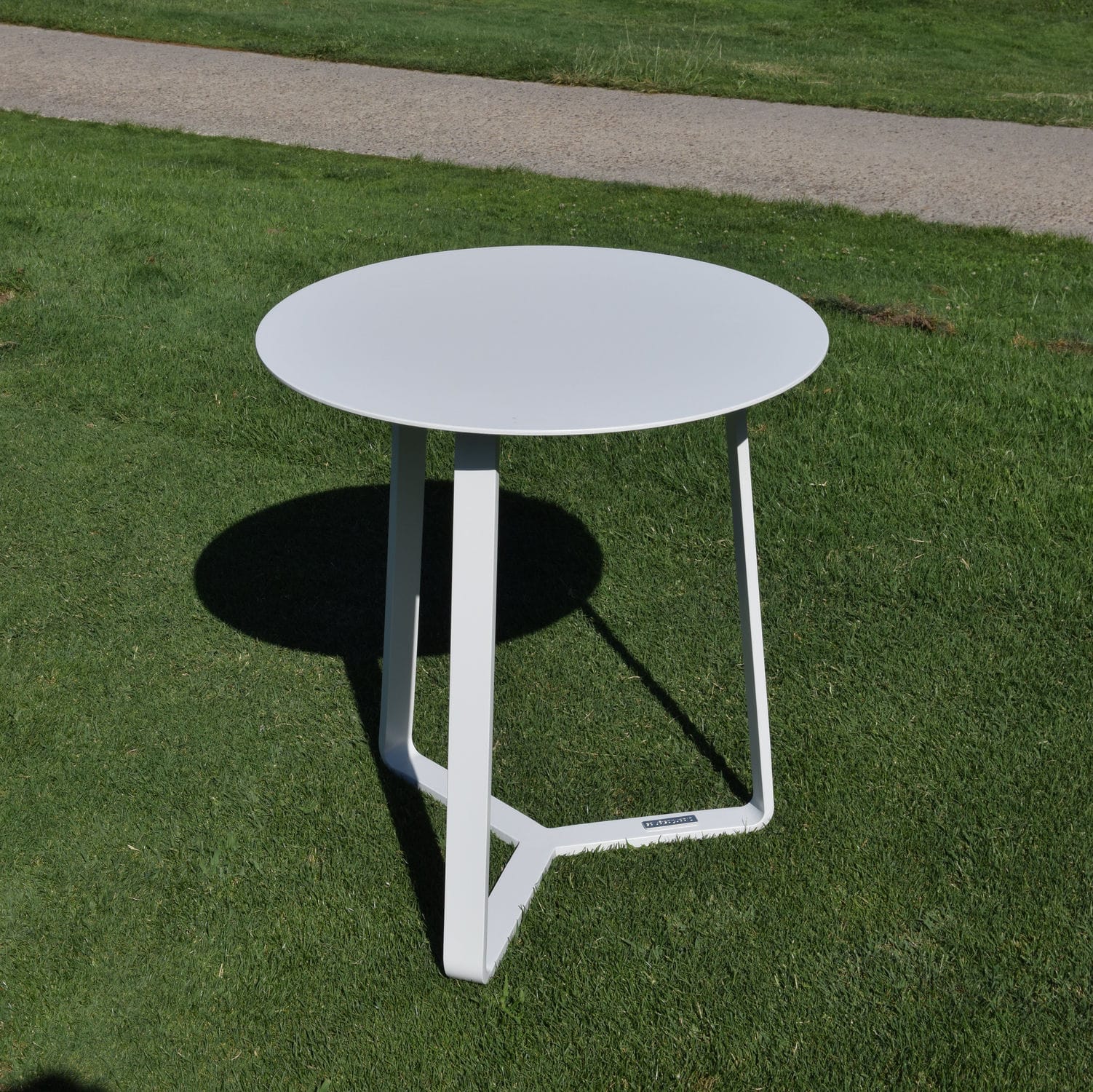 Contemporary side table - POLO - GreenDesign - aluminum / round / 3-legged