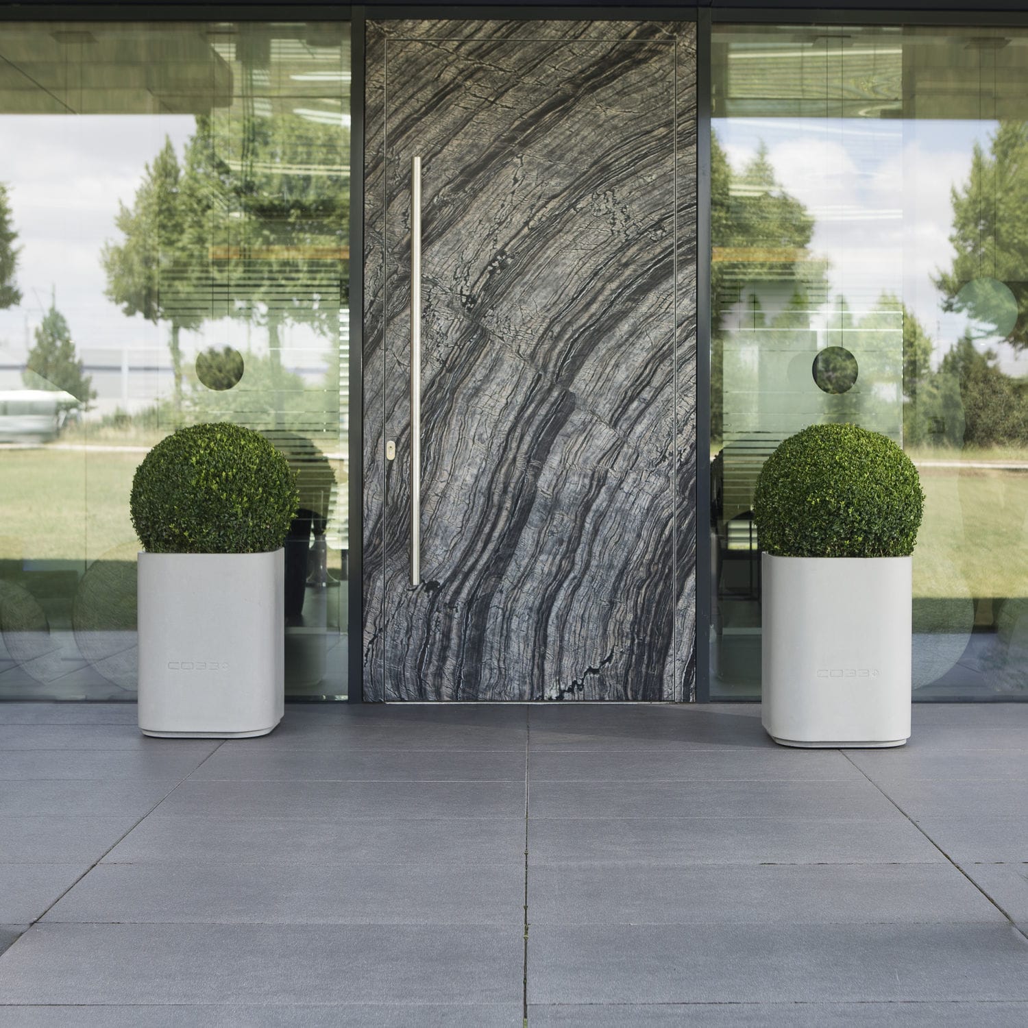 Concrete plant pot - opus satio - CO33 - square / commercial / gray