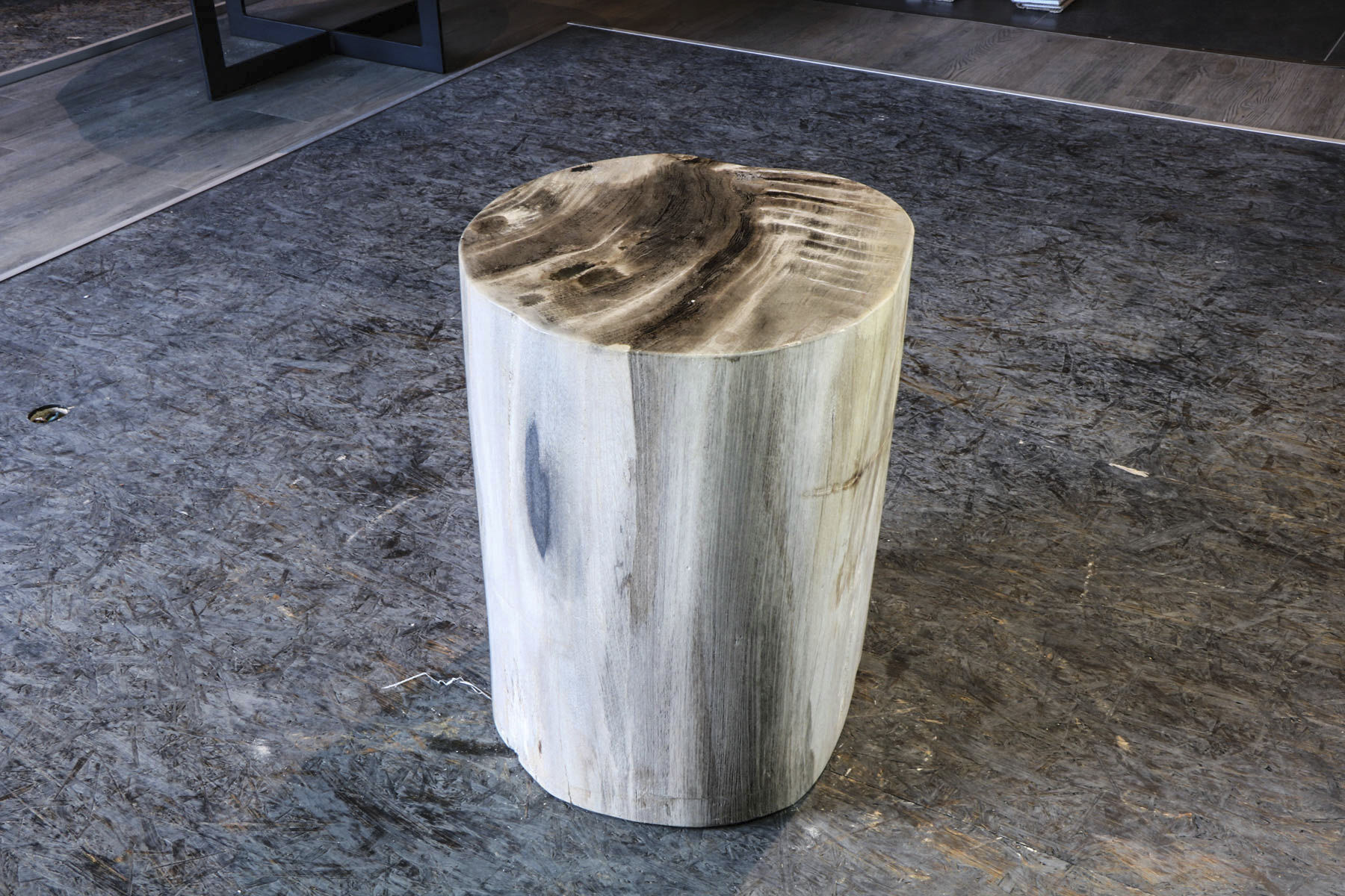 Contemporary stool - Stool 14 - Unik - petrified wood / commercial