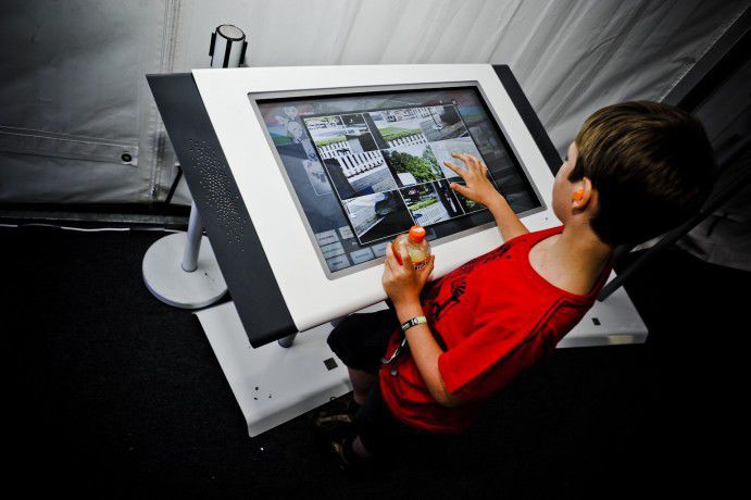 Wall-mounted touch screen - MODULX - WAVEinside - fixed