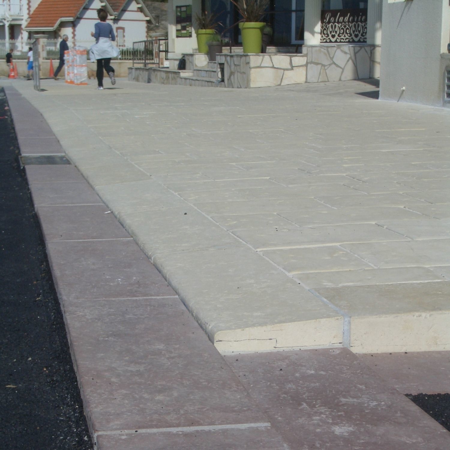 Sidewalk mountable curb - BOI01 - REPLIK - concrete / outdoor / linear