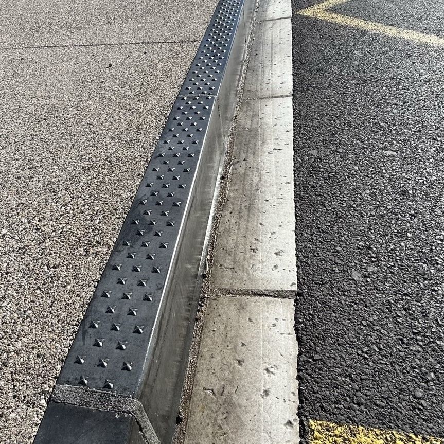 Bus platform mountable curb - BOQ series - Replik - sidewalk / concrete ...