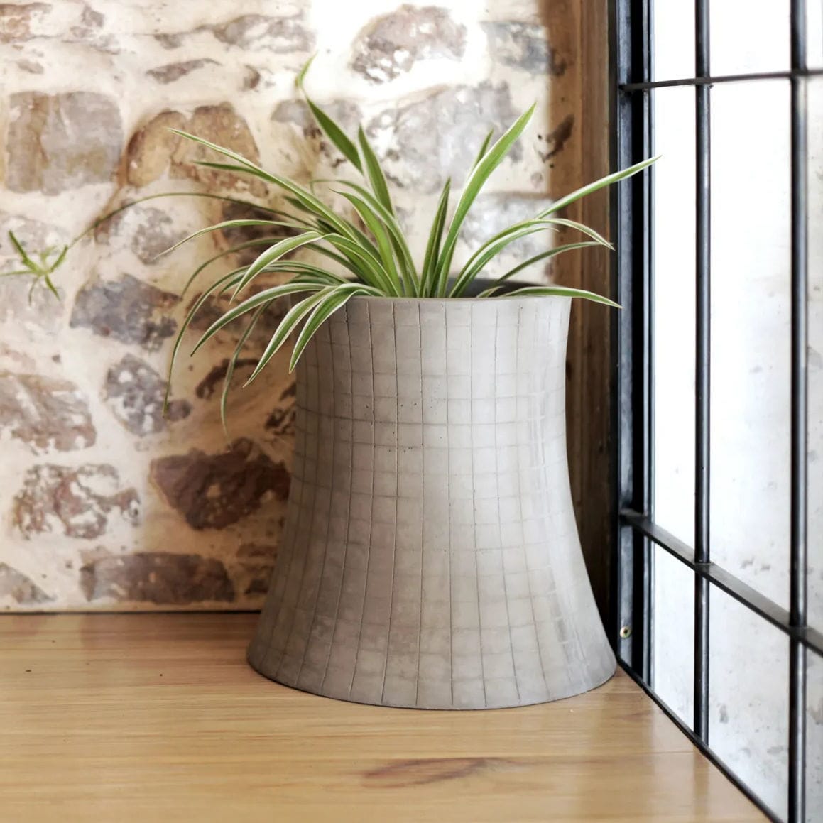 Fiber-reinforced concrete flower pot - NUCLEAR PLANT - Lyon Béton ...