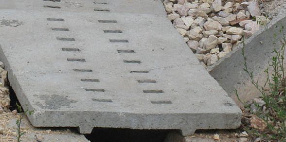 Reinforced concrete drainage channel - U - Farcimar - slot / street ...