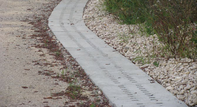 Reinforced concrete drainage channel - U - Farcimar - slot / street ...