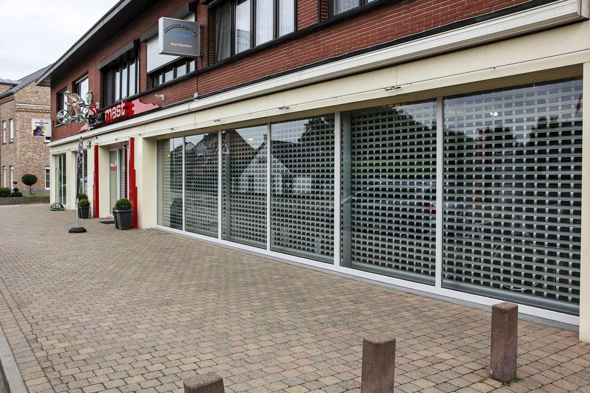 Retractable security grill - Wilms SA - for doors