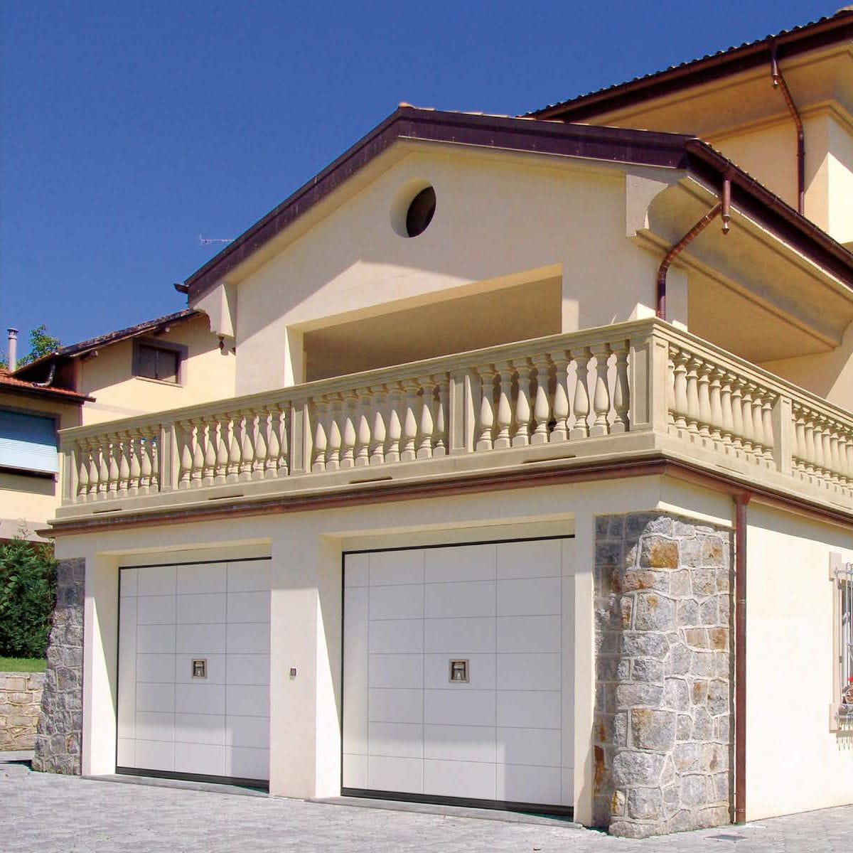 Tilting garage door - Geo - SILVELOX GROUP SPA - oak / larch / okoumé