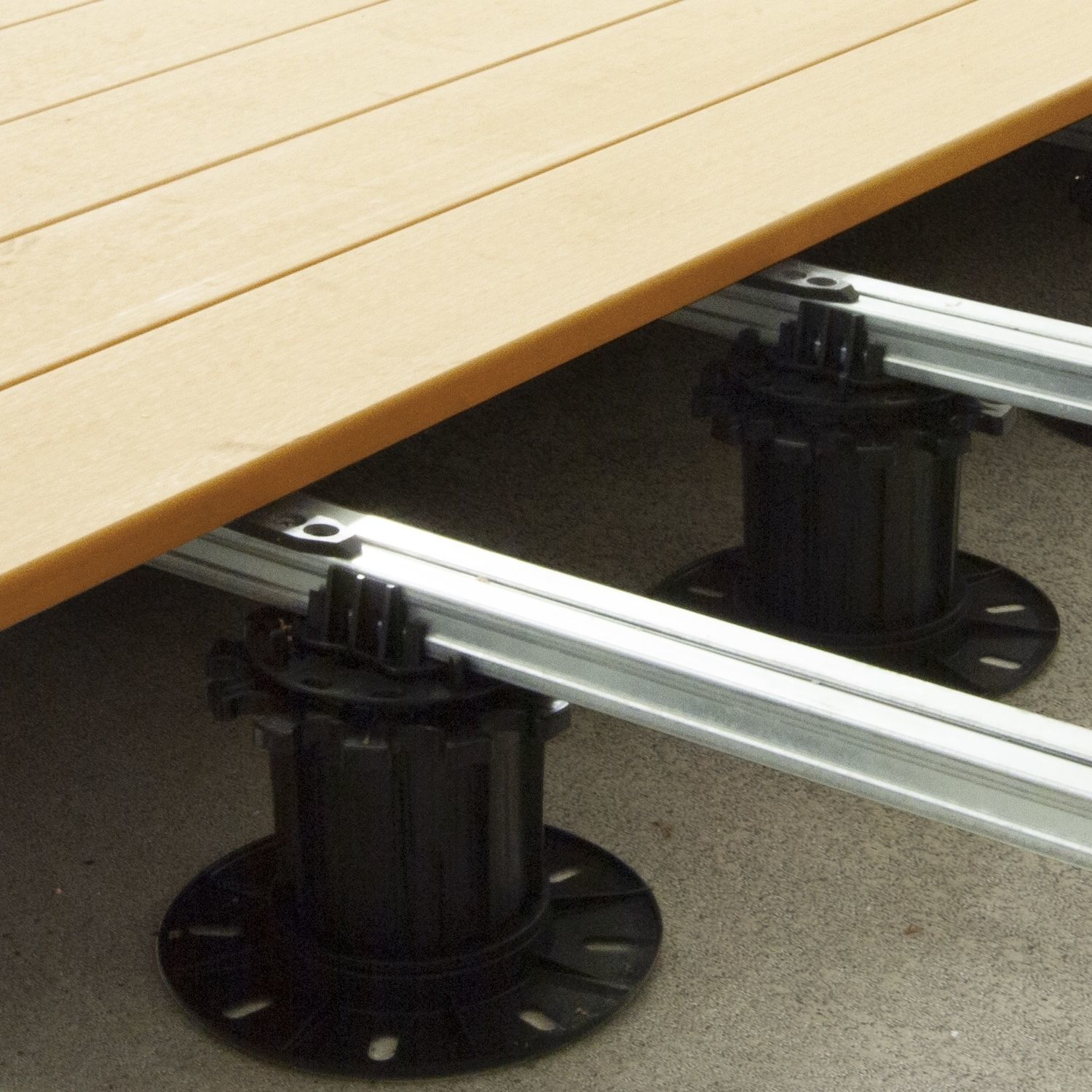 Plastic raised access floor structure - MAGNELIS® - DAKOTA - aluminum ...