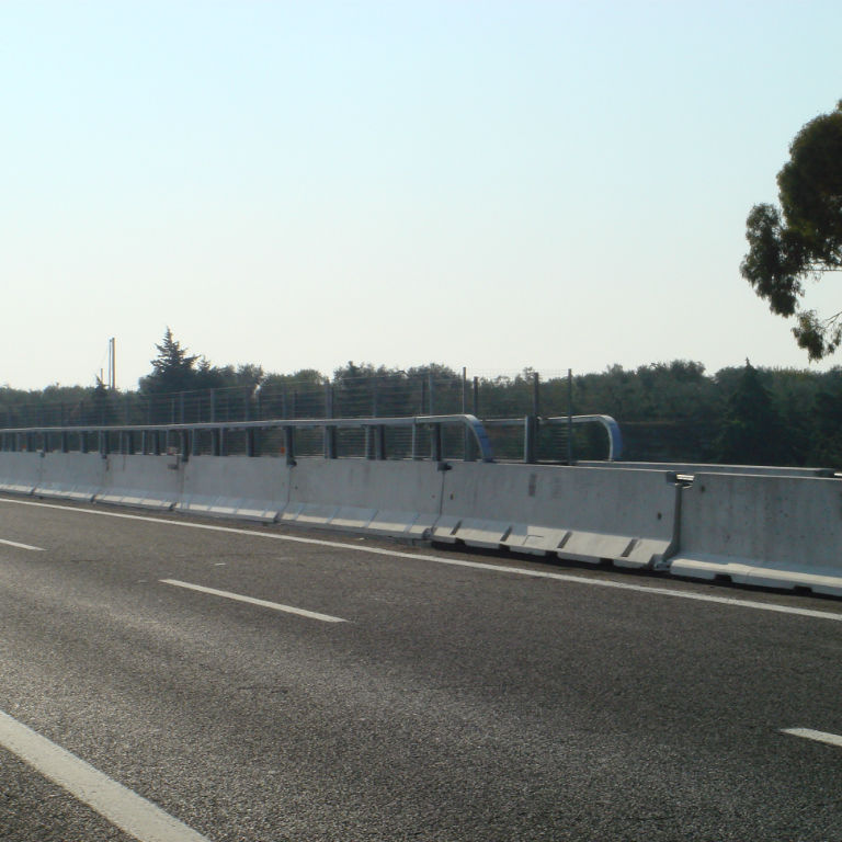 Concrete guard rail - Prefabricados Alberdi - for bridge construction