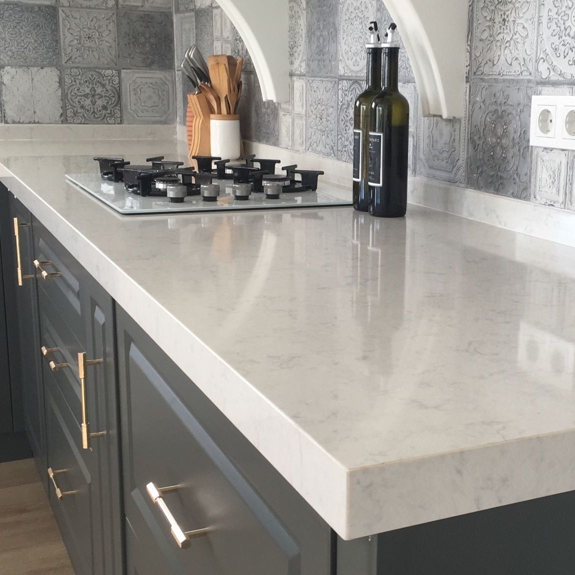 Quartz countertop - Efesus Stone - white / square edge