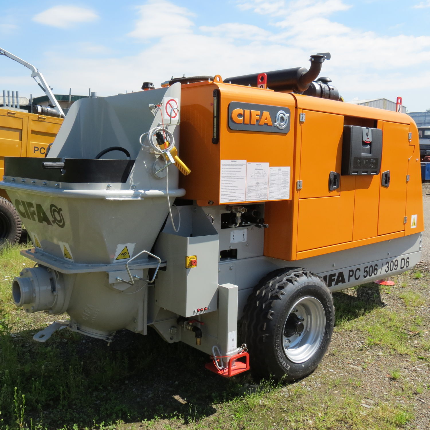 Trailer-mounted concrete pump - SERIE_6 - CIFA S.p.A