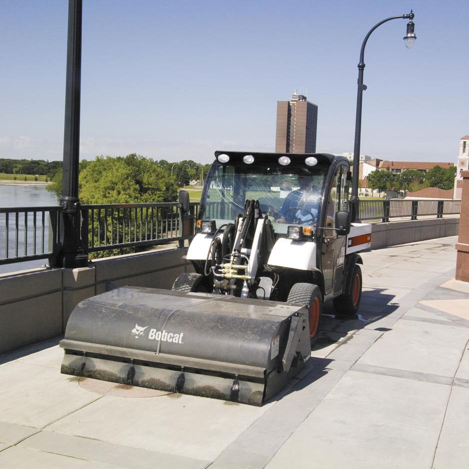 Loader sweeping machine - BOBCAT