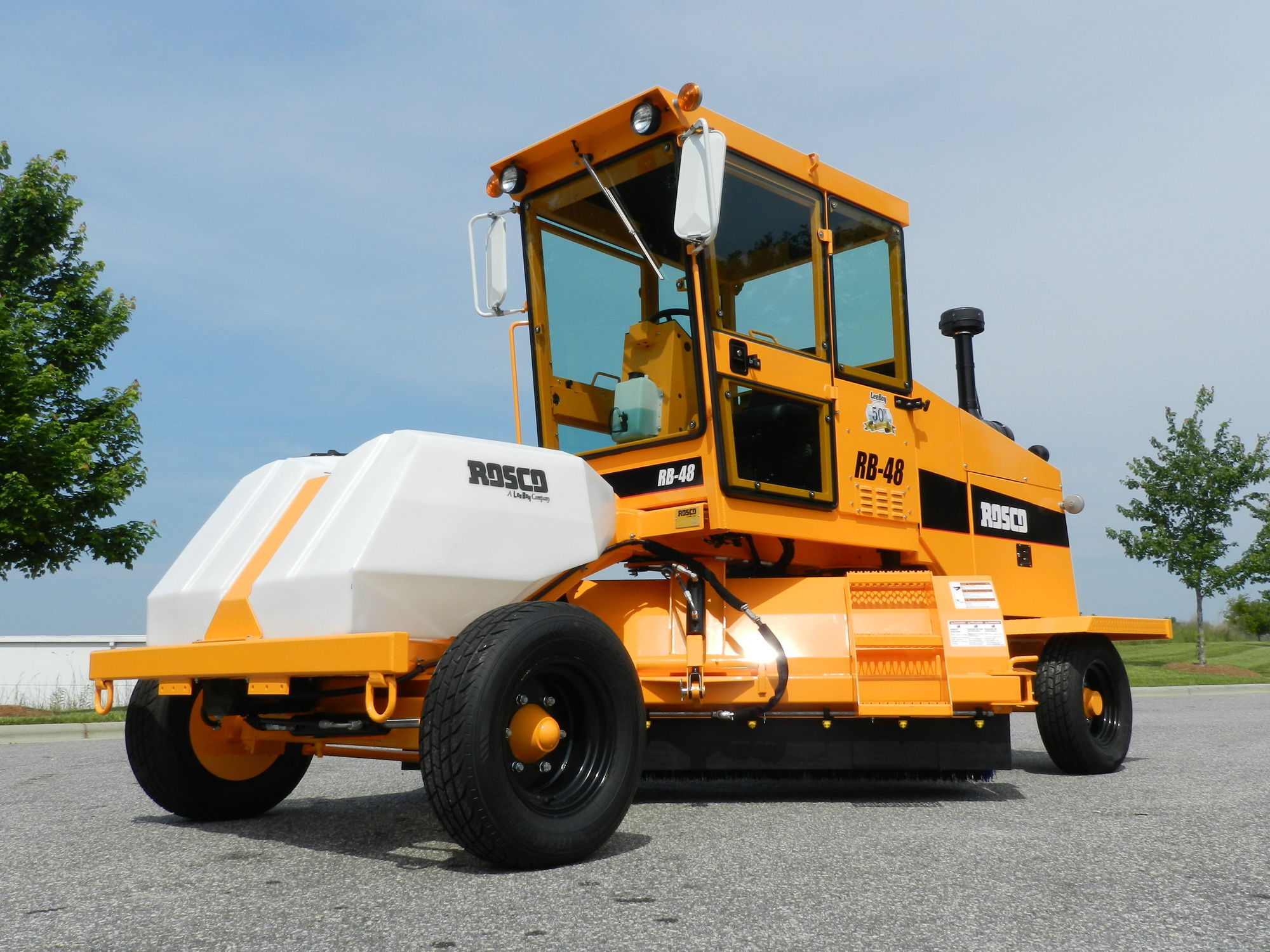 Sweeping machine - ROSCO : RB-48B - VT LeeBoy, Inc.