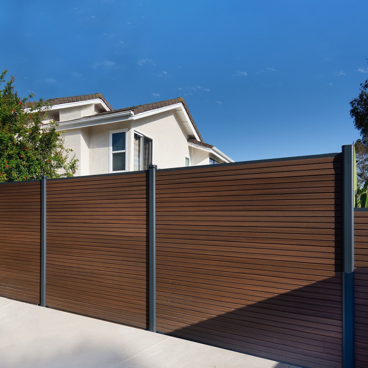 Demountable partition - ULTRASHIELD D-FENCE - Déco - WPC / commercial ...
