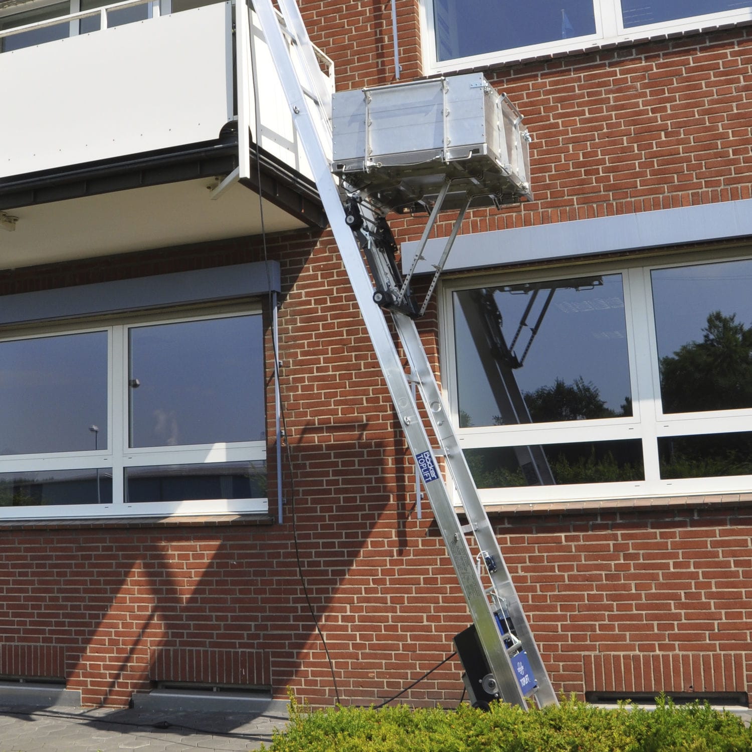 Furniture freight elevator - Top-Lift - Böcker Maschinenwerke GmbH ...