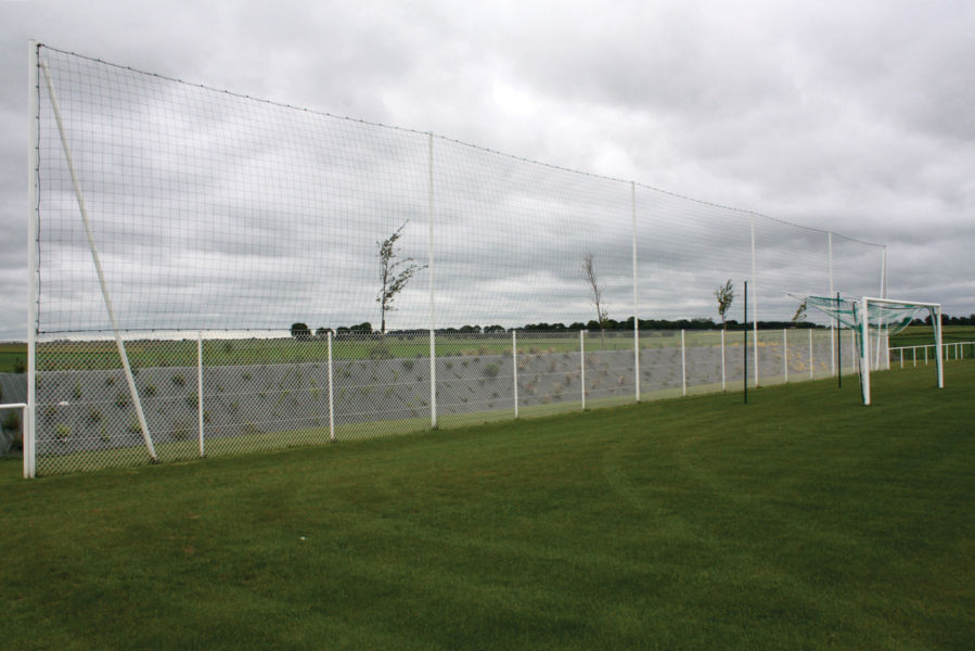 Wire mesh fence - S77025-145 - SODEX SPORT - sports / for sports fields ...