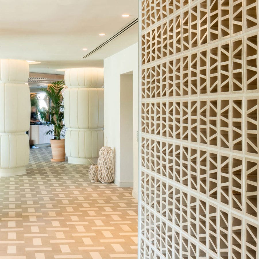 Ceramic screen wall - SITGES - CERAMICA FERRES - indoor