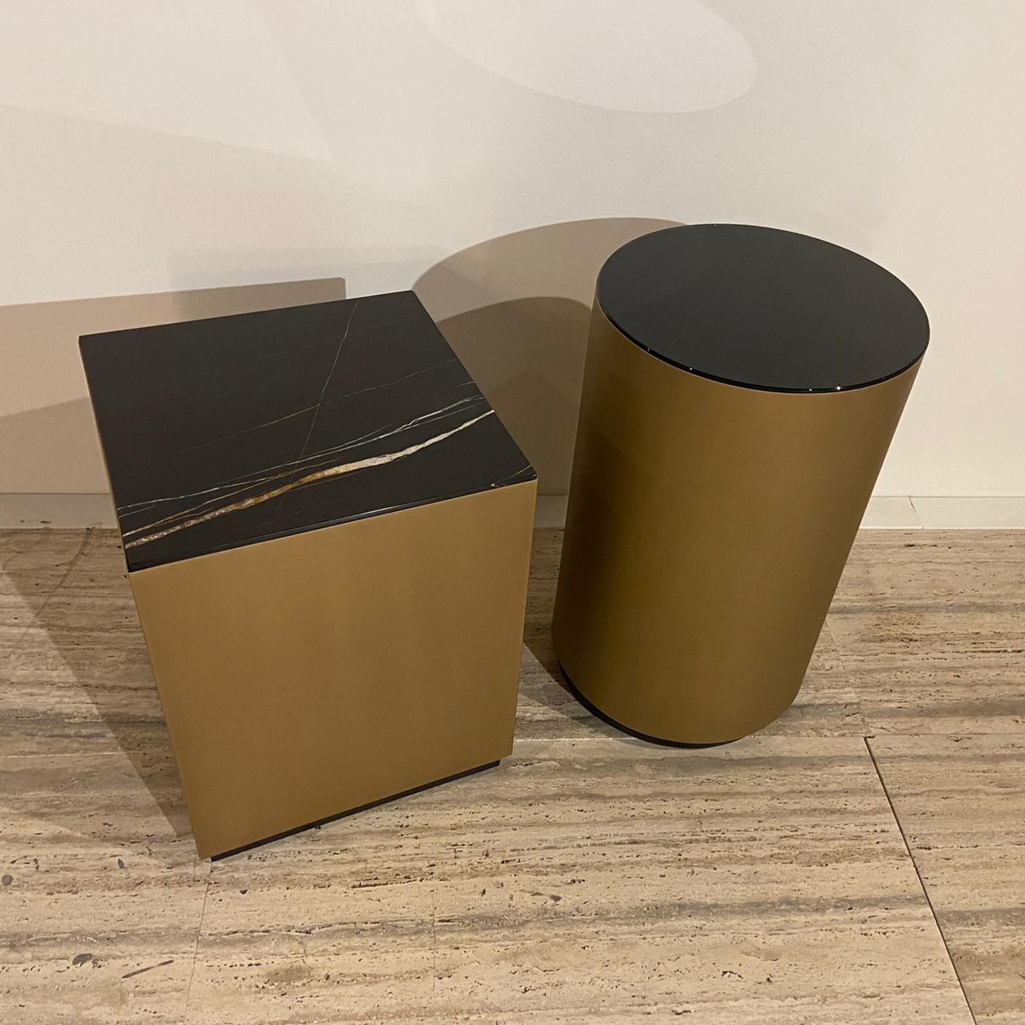 Contemporary side table - Sahara - Fertini Casa - marble / brass base / round