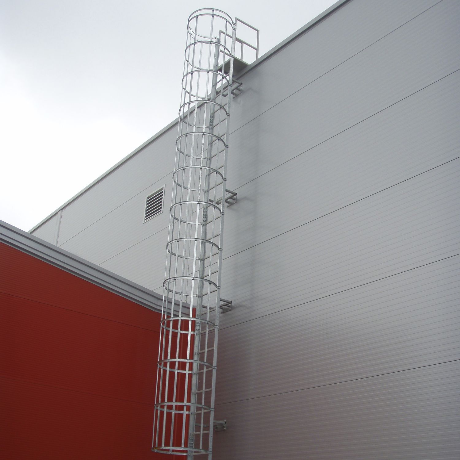 Steel cage ladder - TLC Sp. z o.o.